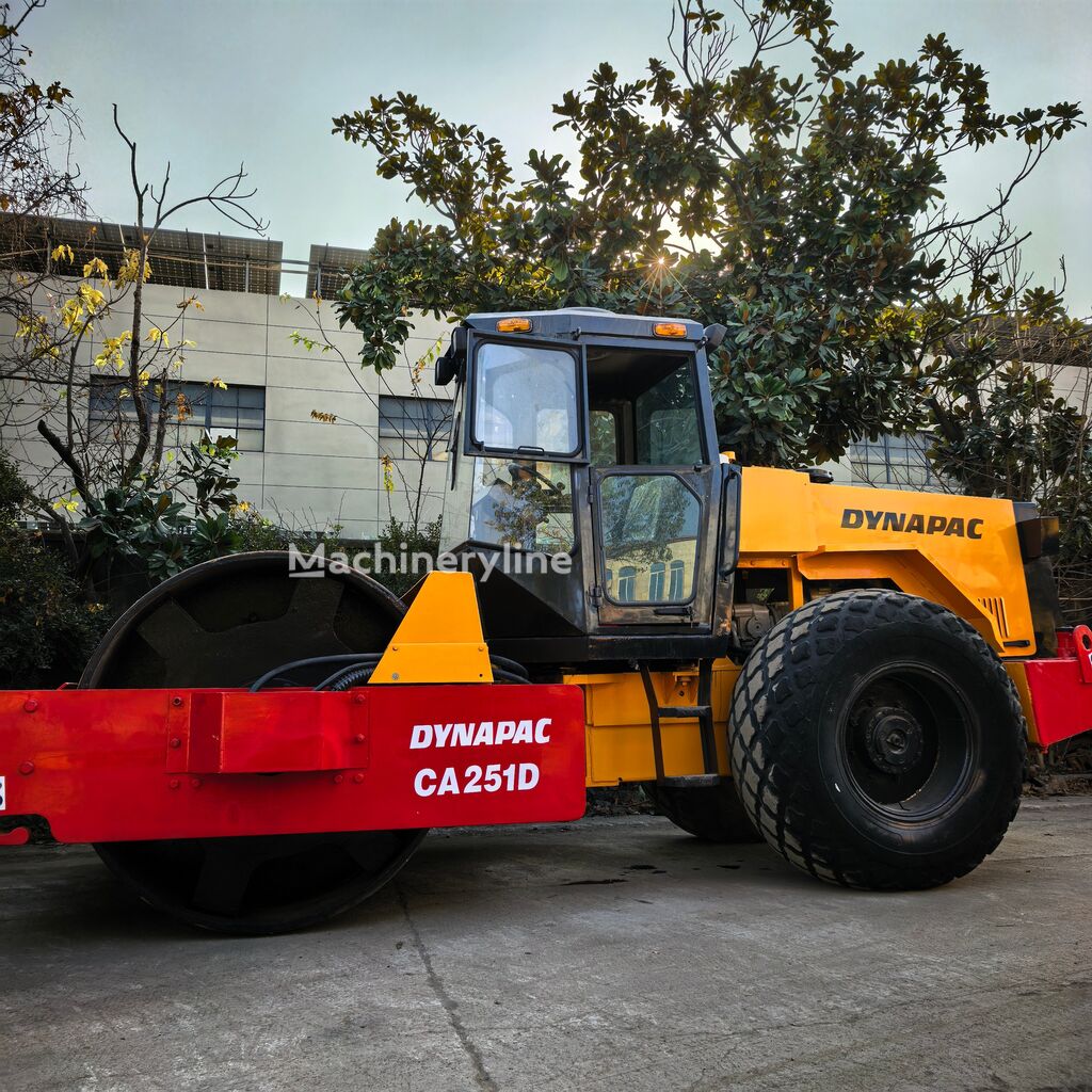 Dynapac CA251D valjak za asfalt