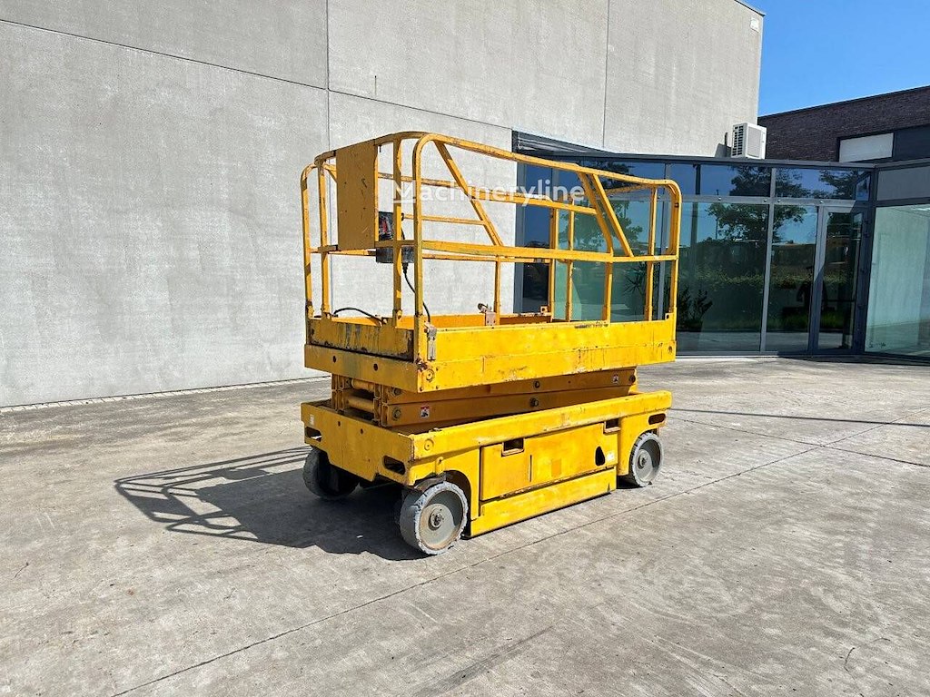 Prodaje se Haulotte Compact 8 makazastu platformu na aukciji