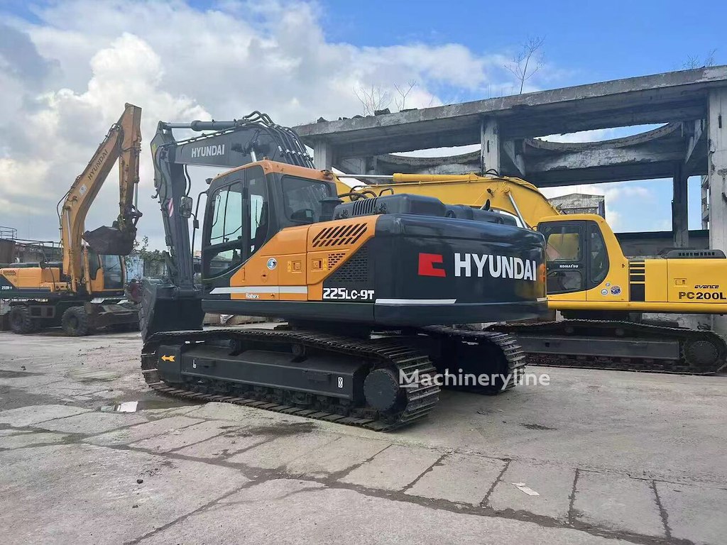 Hyundai R225 bager guseničar