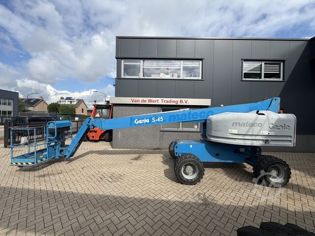 GENIE S-45 teleskopska platforma / korpa za rad na visini 4x4, DEUTZ dizel, 4545 radnih sati, radna
GENIE S-45 Telescoop hoogwerker / boomlift 4x4 DEUTZ DIESEL 4545uur 15,7M Werkhoogte 2016