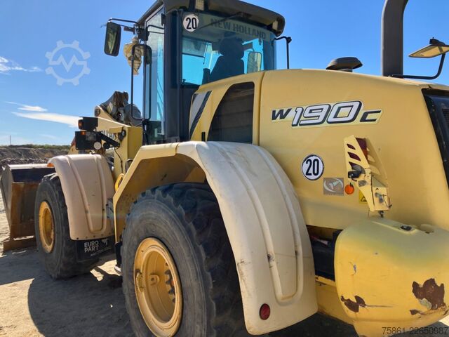 Utovarivač na točkovima
NEW HOLLAND WA 190