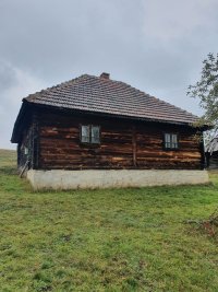 Na prodaju plac 40 ari sa starom Chalet kucom na Zlatiboru