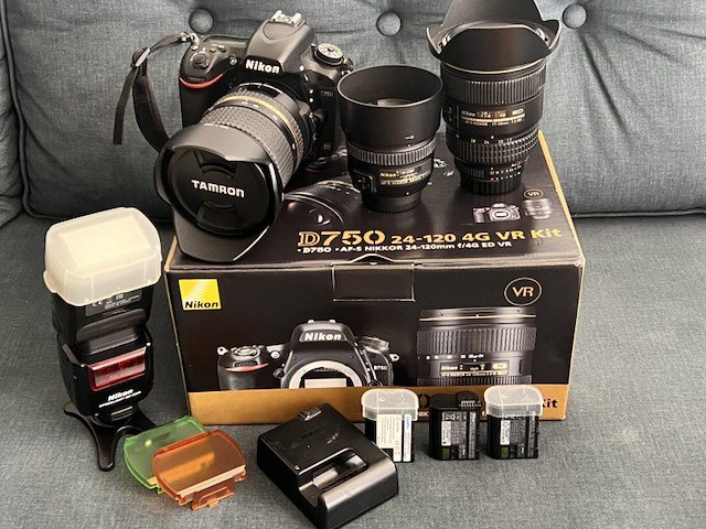 Nikon D750 Komplet sa objektivima
