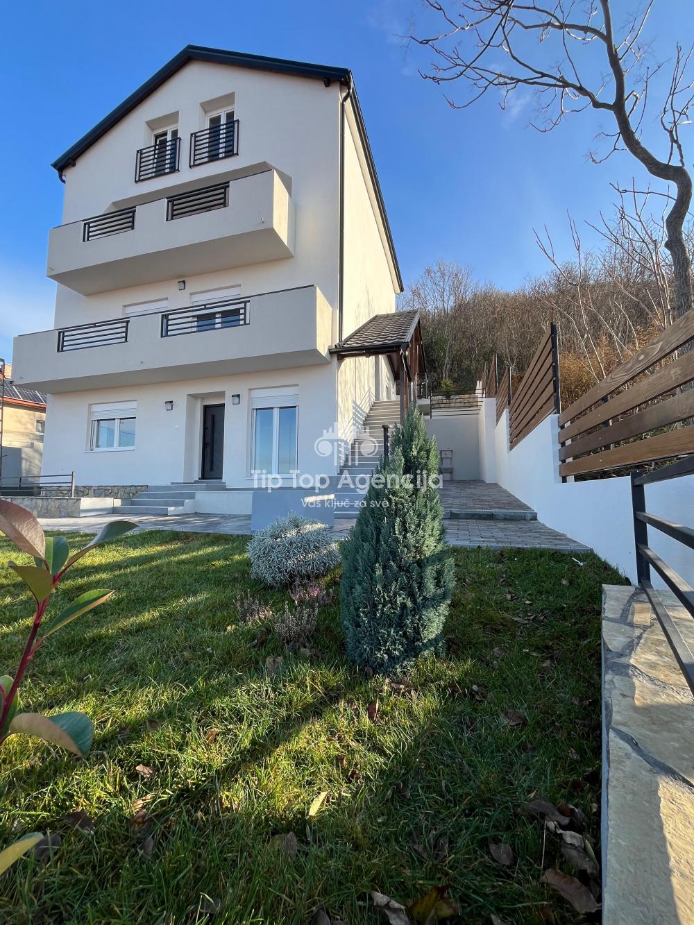 Nov dupleks u podnožju Brega ID#1137
205.900 €