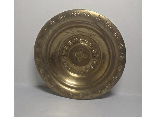 Retro ukrasni zidni tanjir od mesinga – 19 cm (Etno)