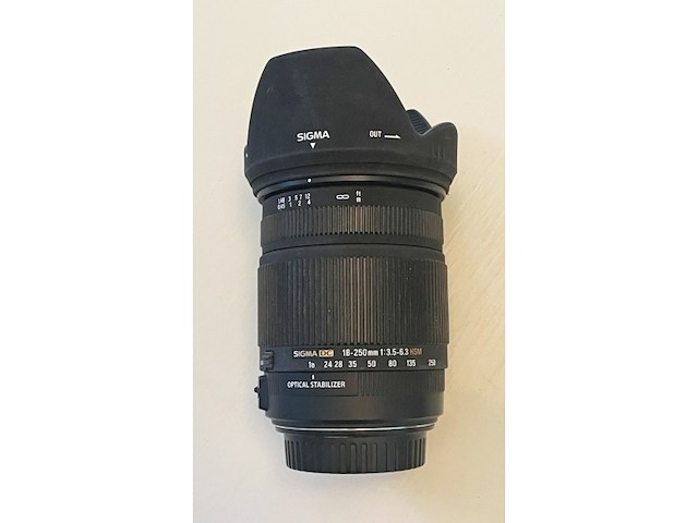 Sigma 18-250mm f/3.5-6.3 DC OS HSM za Canon