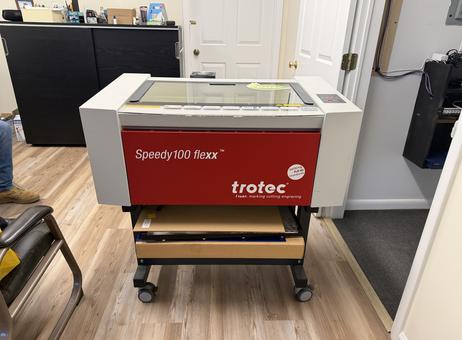 Trotec Speedy 100 Flexx – 60W CO₂ + 30W Fiber Dual laserski gravir/kutер