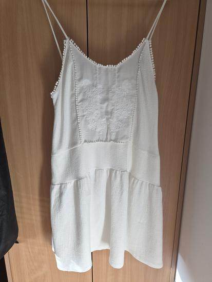 Zara bela haljinica