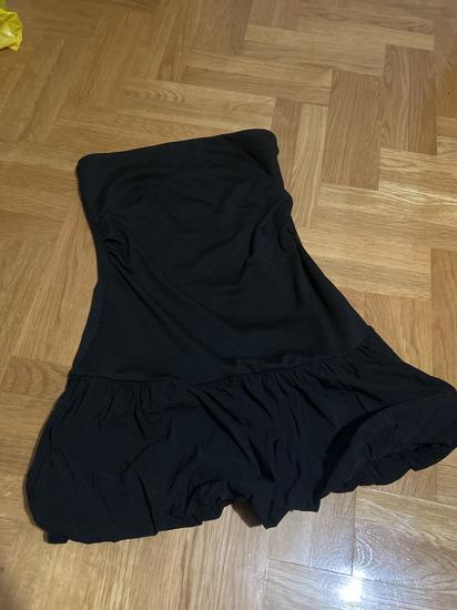 Pufna crna haljina