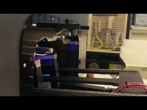Mašina za digitalno štampanje Ink Cups Double Helix, uključujući sistem za prethodnu obradu Magic Coat i razne rezervne delove.