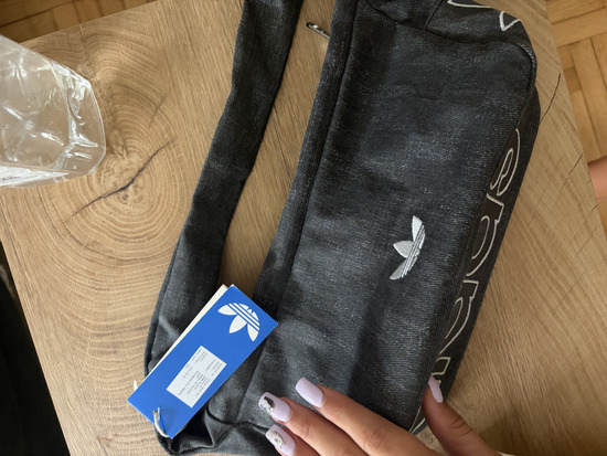 Nova adidas torbica sa etiketom