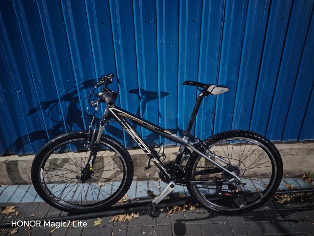MTB bicikl 26" sa Scott Scale dizajnom – 21 brzina