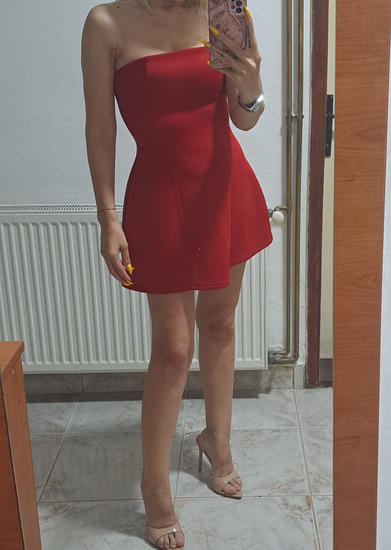 Crvena haljina