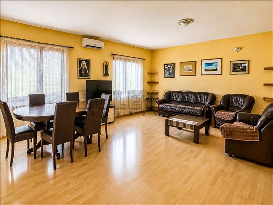 Na prodaju stan u kući 124m2, Palilula