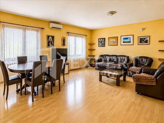 Na prodaju stan u kući 124m2, Palilula