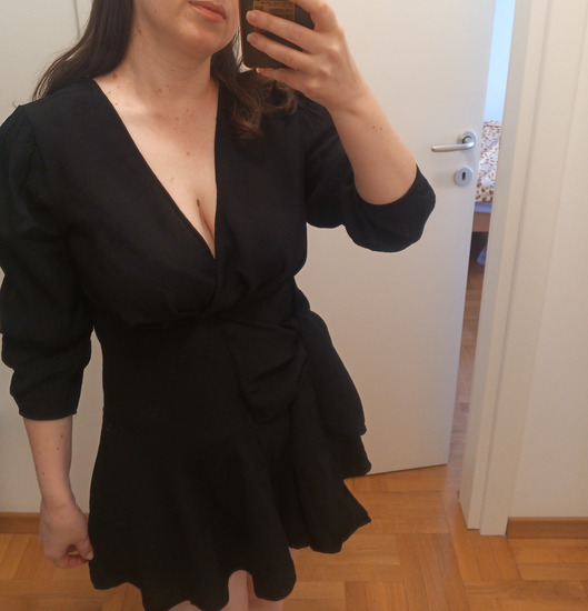   Zara mala crna haljina