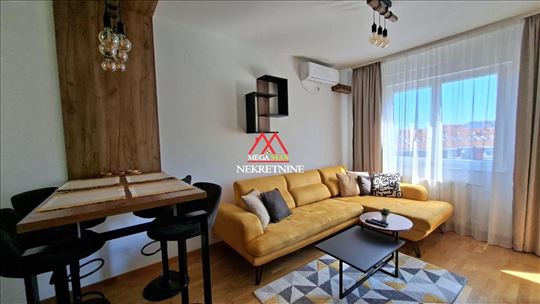 Jednoiposoban stan - 42m2 - Adamovićevo naselje