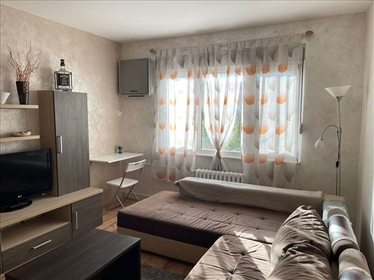 Autokomanda, 40m2, namešten, renoviran