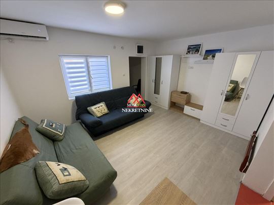 Dvorišna garsonjera - 30m2 - Adamovićevo naselje