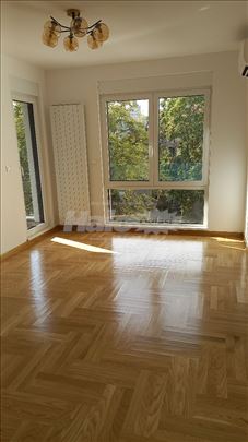 Vračar nov 65m², garaža, ev-punjač, lođa, dvorište