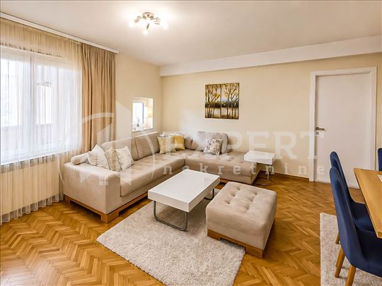 Izdaje se odličan, dvoiposoban stan u centru Niša,