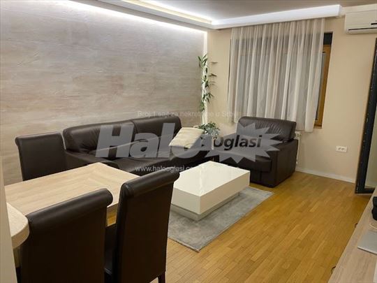 Izdajem stan u Zelenoj aveniji 65m2