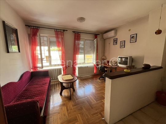 Primorska, studio 23m2,1/5, namešten