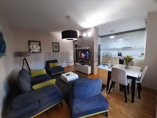 Izdaje se stan u cetru, pešačka zona, 60m2
