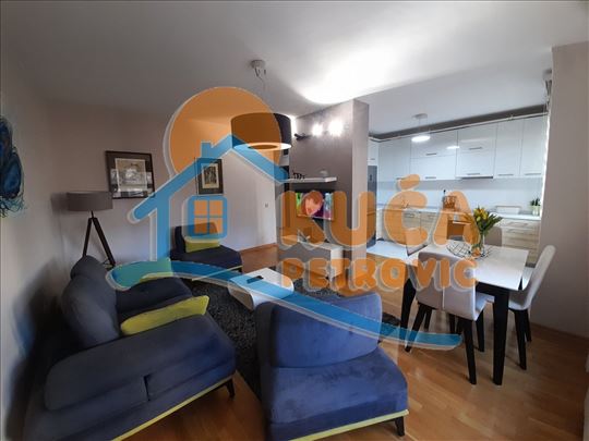 Izdaje se stan u cetru, pešačka zona, 60m2