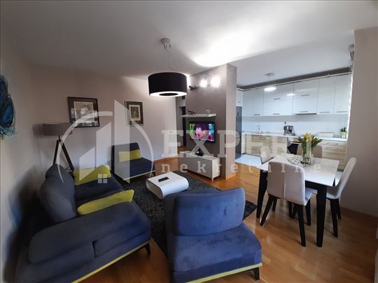 Izdaje se stan u cetru, pešačka zona, 60m2