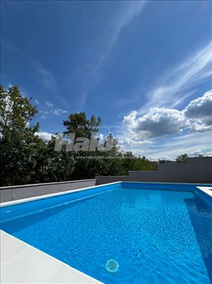 Nemenikuće 120m2 Top kuća sa bazenom za uživanje