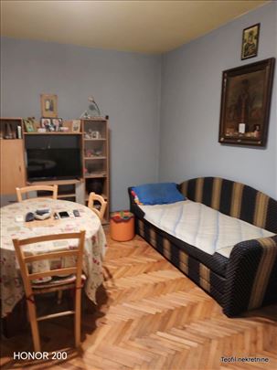 Dobanovci blizina centra 118(155) na 22ara