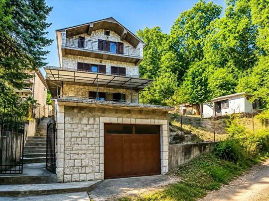 Odlična porodična kuća sa upotrebnom dozvolom 182m