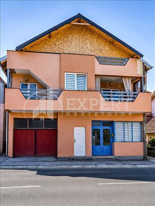 Stambeno poslovni objekat, 150m2, Tri šešira