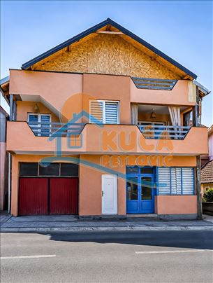 Stambeno poslovni objekat, 150m2, Tri šešira