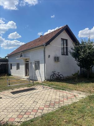 Prodaja dve zasebne kuće na placu od 5,3 ara
