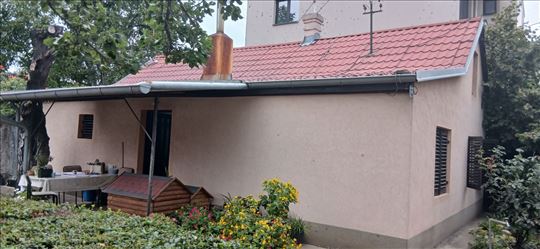 Altina, kuća sa dvorištem od 3 ara