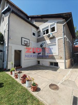 Premijum , dve kuće, uknjiženo