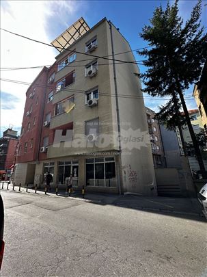 Garaža na Crvenom Krstu