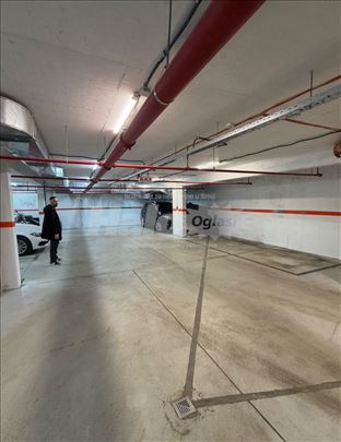 Izdajem parking mesto blizu Autokomande!