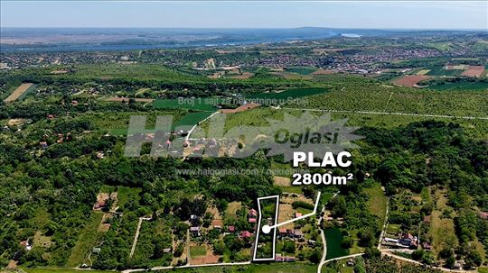 Građevinski plac od 2.800 m² u Sremskoj Kamenici