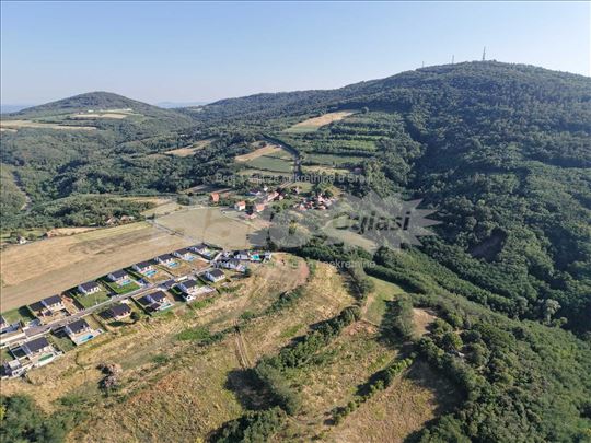 Uknjiženo građevinsko zemljište na Kosmaju 86 ari