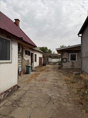 Laćarak kuca 110m2, na placu 403m2 HITNO!