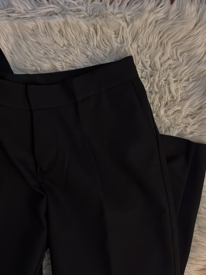 Zara crne pantalone