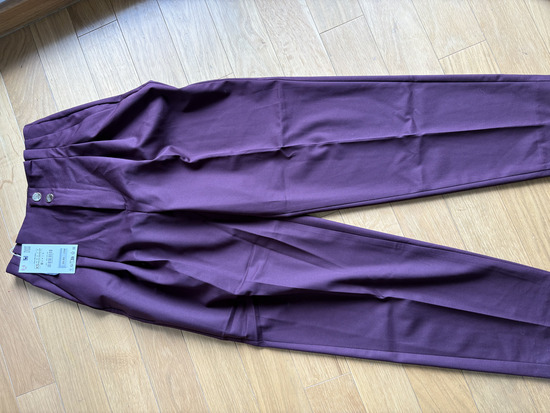 Zara pantalone XS nove