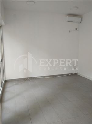 Izdaje se ulični lokal u centru, 40m2!