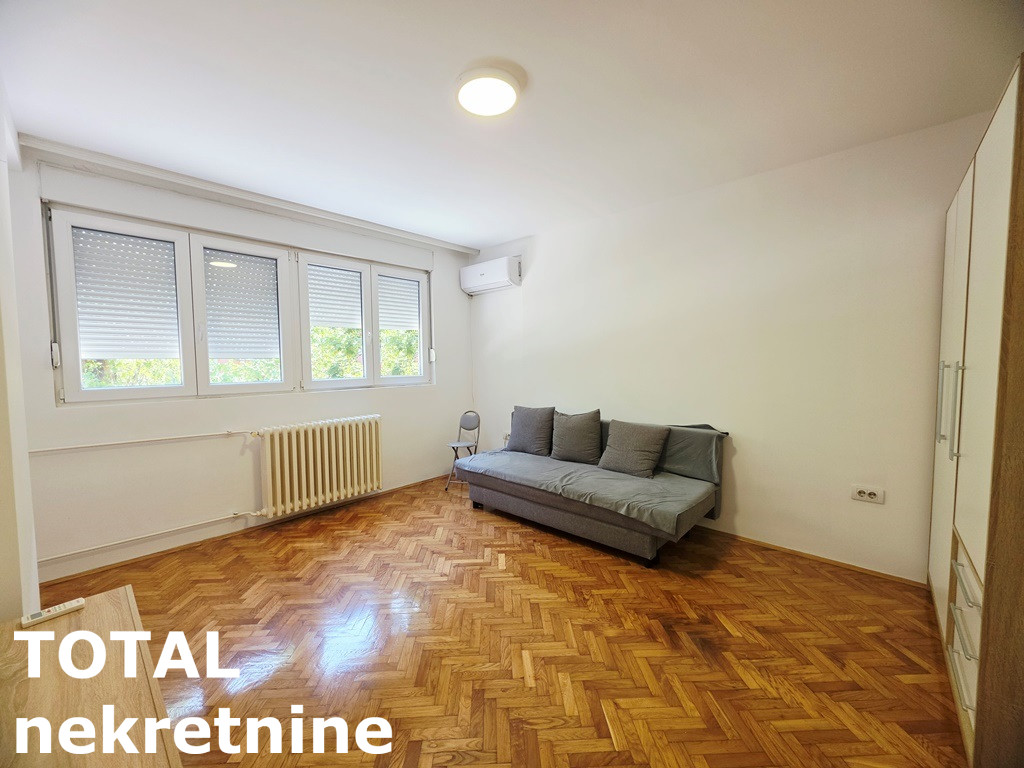 Jednosoban stan na prodaju, Bulevar Oslobođenja, Novi Sad, 31m², 1. sprat, 105.000 €