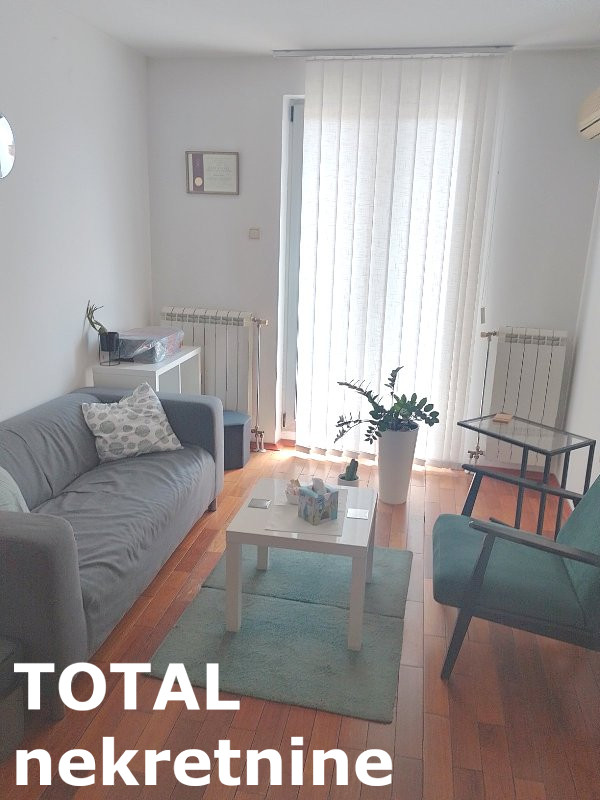 Jednosoban stan na prodaju, Bulevar Oslobođenja, Novi Sad, 28m², 3. sprat, 109.000 €