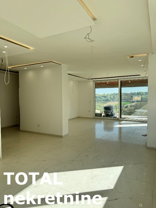 Kuća na prodaju, Čardak, Novi Sad, 300m², 390.000 €