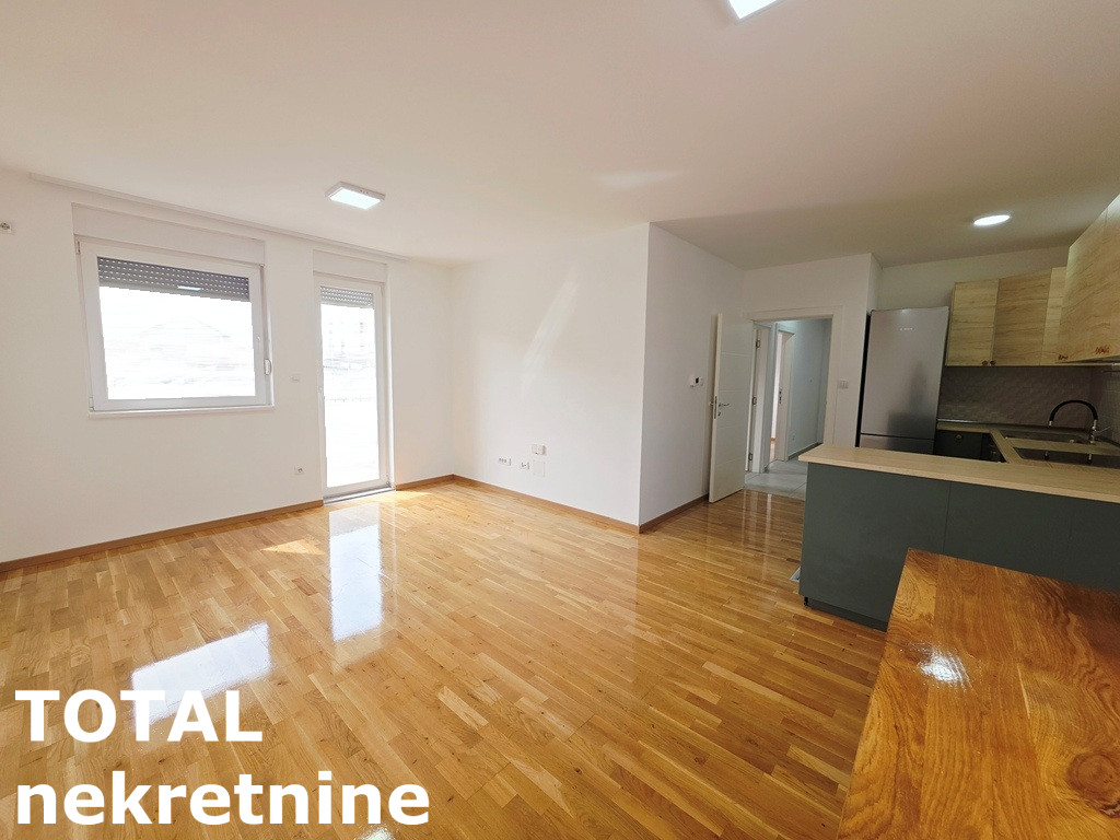 Četvorosoban stan na prodaju, Lipov Gaj, Novi Sad, 74m², 160.200 €